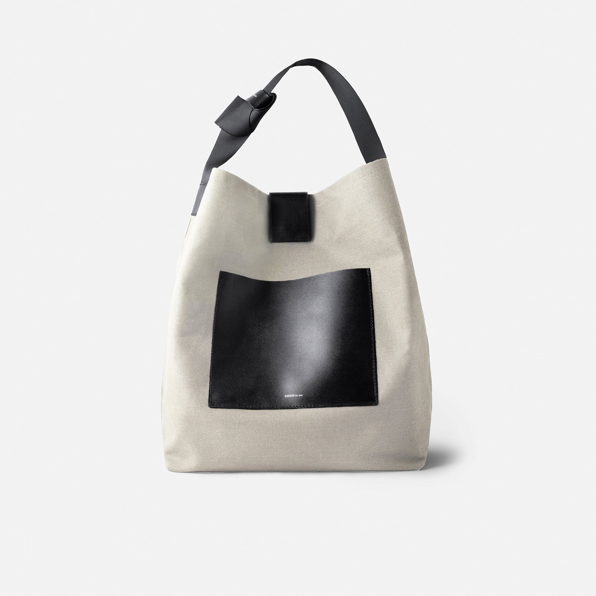 BUCKET BAG . CONTRAST • GARAGE BY MO
